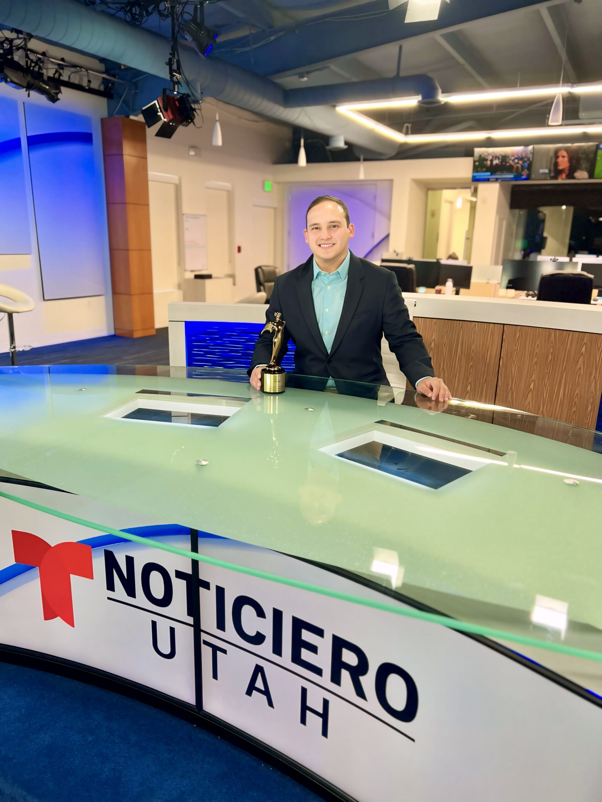 Facebook Twitter Whatsapp